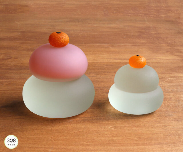 数量限定：ちょっと大きい しっとりガラスの紅白鏡餅 | iichi ハンドメイド・クラフト作品・手仕事品の通販