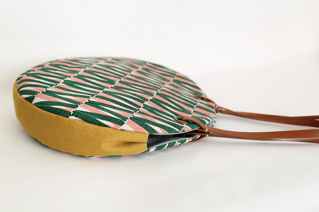 リネンサークルバッグ_L "tag" | iichi ハンドメイド・クラフト作品・手仕事品の通販
