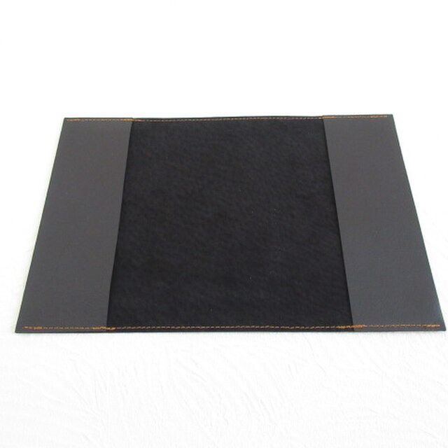 文庫本サイズ対応《ピッグスキン》一枚革のブックカバー・0752 | iichi ハンドメイド・クラフト作品・手仕事品の通販