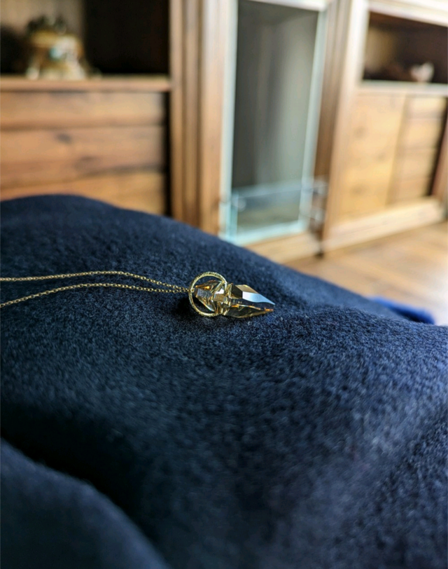 SWAROVSKI crystal【GOLDEN shadow】極大粒大人ハートネックレス（14kgf.18K（K18） | iichi ハンドメイド・クラフト作品・手仕事品の通販