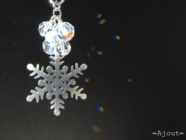 アドバンストクリスタルとメタルスノーフレークのストラップ《MA-93》 | iichi 日々の暮らしを心地よくするハンドメイドやアンティークのマーケットプレイス