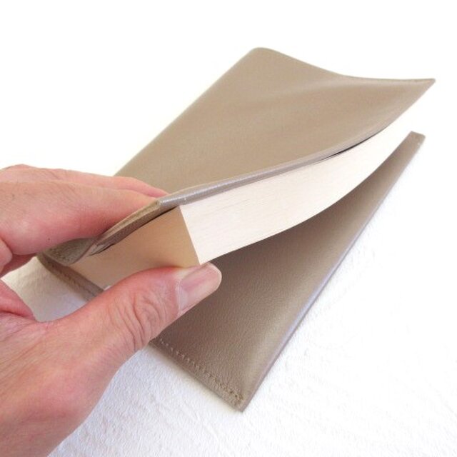 ハヤカワ文庫トールサイズ対応《ゴートスキン》パールベージュ・一枚革のブックカバー・0630 | iichi ハンドメイド・クラフト作品・手仕事品の通販