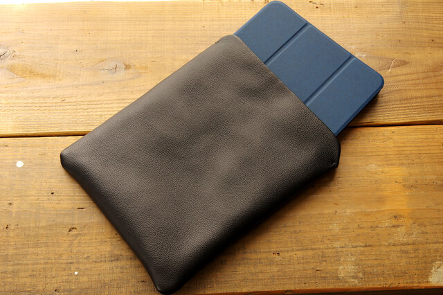 《LIONA》iPad Pro 12.9インチ レザースリーブケース ブラック | iichi ハンドメイド・クラフト作品・手仕事品の通販