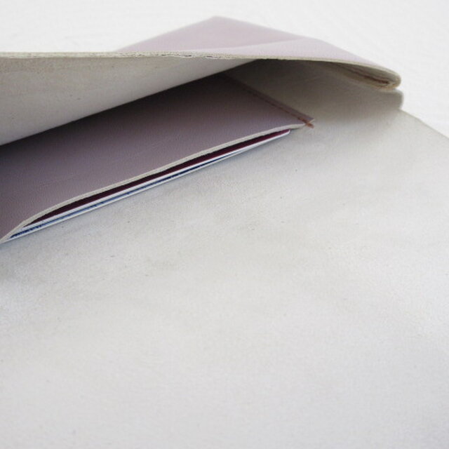 B7対応パスポートケース《ゴートスキン》ライトパープル・カードポケット付き・0158 | iichi ハンドメイド・クラフト作品・手仕事品の通販