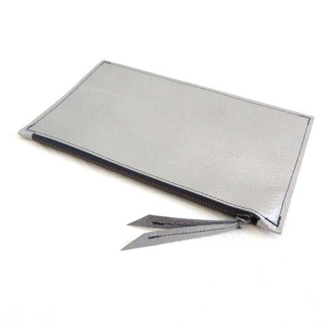 A6対応・フラットマルチケース《ピッグスキン》シルバー・0247 | iichi ハンドメイド・クラフト作品・手仕事品の通販