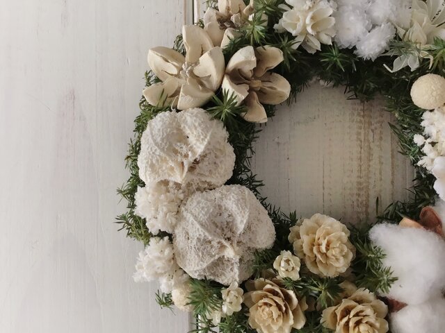 プリザと木の実のミニリースD’(13cm) | iichi ハンドメイド・クラフト作品・手仕事品の通販