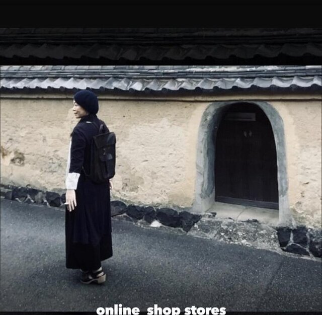 総手縫い仕上げ/革鞄【リュック/手提げ2way 】焦げ茶 × 青 | iichi 日々の暮らしを心地よくするハンドメイドやアンティークのマーケットプレイス