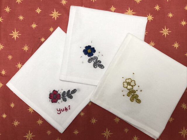 コットンの刺繍ハンカチ☆一輪の花 | iichi ハンドメイド・クラフト作品・手仕事品の通販