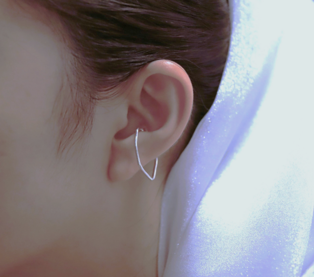 《冬の特価》Bijou SV925[超軽量]イヤーカフ 片耳用 | iichi ハンドメイド・クラフト作品・手仕事品の通販