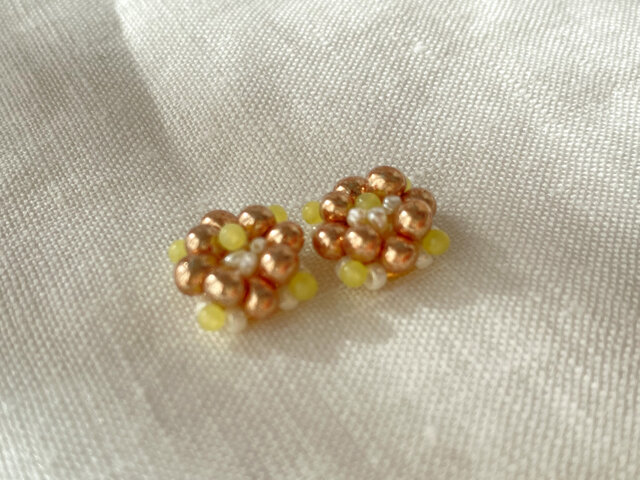 ゴールドビーズとレモンジェイドのピアス（Candyシリーズ） | iichi ハンドメイド・クラフト作品・手仕事品の通販