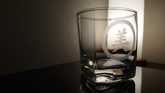 ロックグラス 丸に美 | iichi 日々の暮らしを心地よくするハンドメイドやアンティークのマーケットプレイス