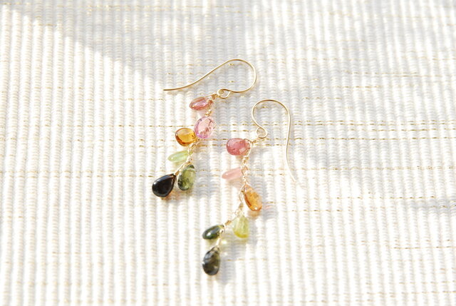 トルマリンペアシェイプのつながりのピアス 14kgf | iichi ハンドメイド・クラフト作品・手仕事品の通販