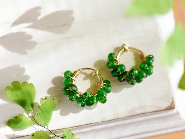 【イヤリング】ヘルシーなクロムダイオプサイド レースフープ・小 | iichi ハンドメイド・クラフト作品・手仕事品の通販