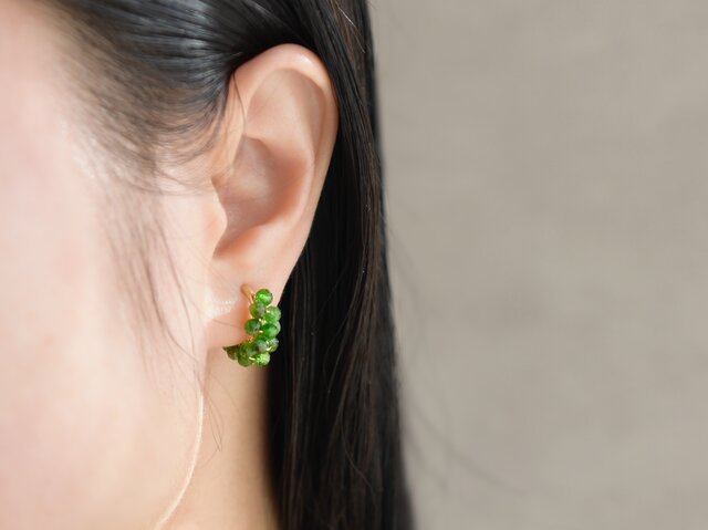 【イヤリング】ヘルシーなクロムダイオプサイド レースフープ・小 | iichi ハンドメイド・クラフト作品・手仕事品の通販