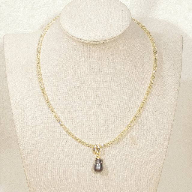 大粒の南洋真珠（黒蝶、バロック）のトップとガラスチェーンのネックレス（アジャスター、キュービックジルコニア） | iichi ハンドメイド ...