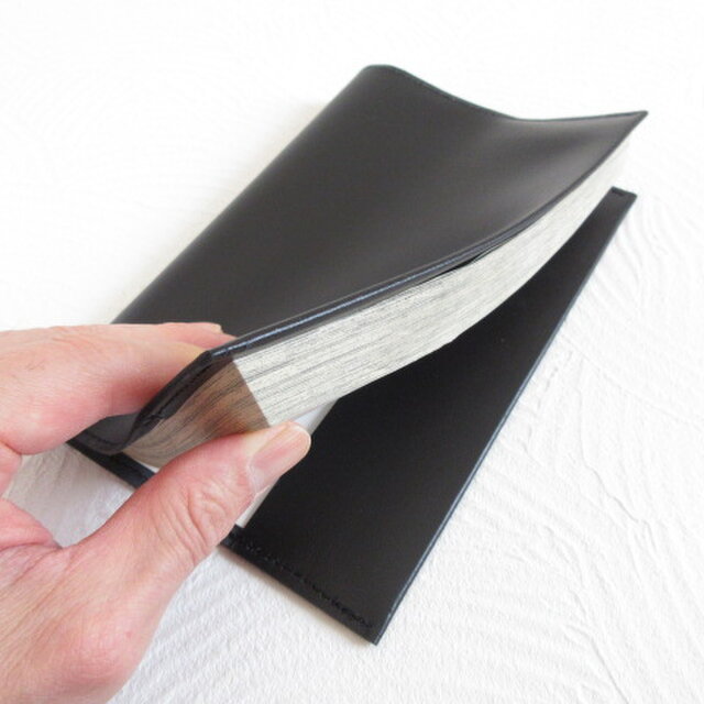 新書サイズ、コミック対応《ゴートスキン》スムース・一枚革のブックカバー・0773 | iichi ハンドメイド・クラフト作品・手仕事品の通販