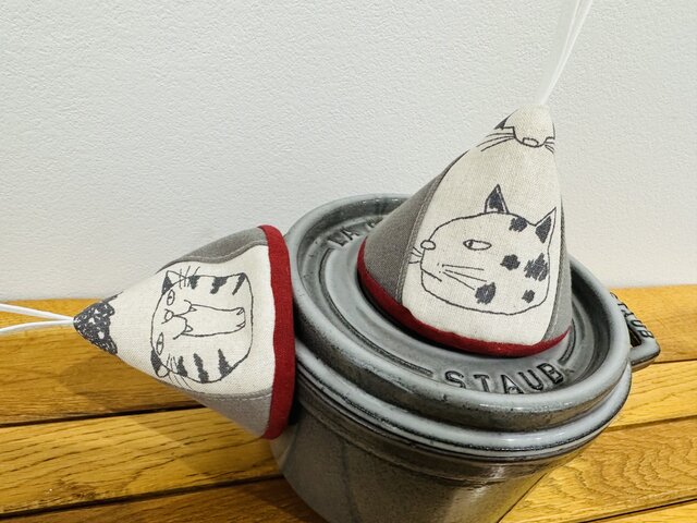 三角鍋つかみ★staub ストウブ ホーロー鍋★ミトン 鍋つかみ ネコ 猫 ねこ cat | iichi ハンドメイド・クラフト作品・手仕事品の通販