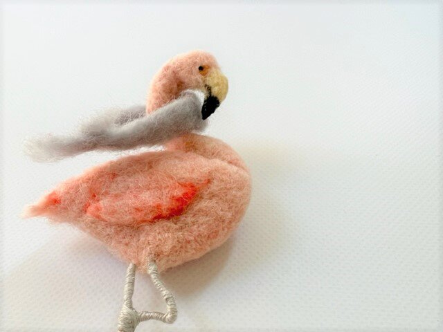 torikomono | ブローチ フラミンゴ（マフラー付き） | iichi ハンドメイド・クラフト作品・手仕事品の通販