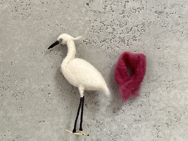 torikomono | ブローチ シロサギ （マフラー付き） | iichi ハンドメイド・クラフト作品・手仕事品の通販