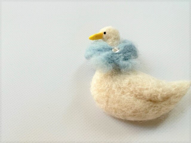 torikomono | ブローチ 白鳥 | iichi ハンドメイド・クラフト作品・手仕事品の通販