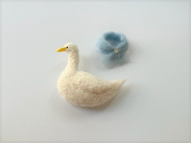 torikomono | ブローチ 白鳥 | iichi ハンドメイド・クラフト作品・手仕事品の通販