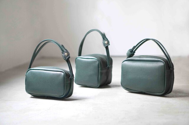 ITALY-DEEP-GREEN-OIL：2WAY機能ポシェットLサイズ 内装キーホルダー付き | iichi ハンドメイド・クラフト作品・手仕事品の通販