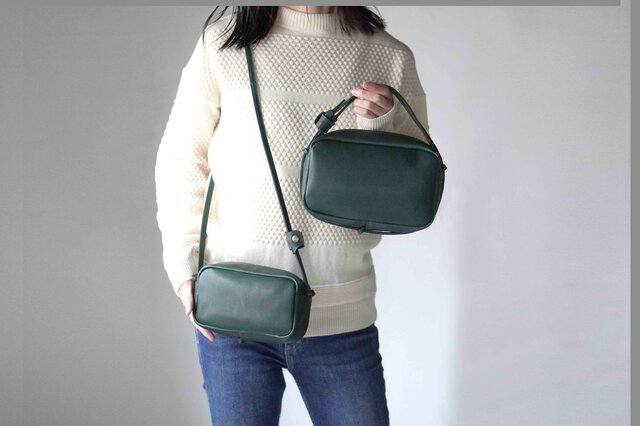 ITALY-DEEP-GREEN-OIL・2WAY機能ポシェット 内装キーホルダー付き：ポケット機能充実しています。 | iichi ハンドメイド・クラフト作品・手仕事品の通販