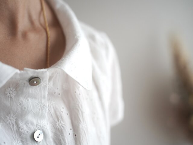 小花コットンレースのブラウス 白 No.258 | iichi ハンドメイド・クラフト作品・手仕事品の通販