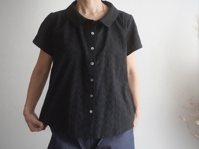 小花コットンレースのブラウス 黒 No.258 | iichi ハンドメイド・クラフト作品・手仕事品の通販