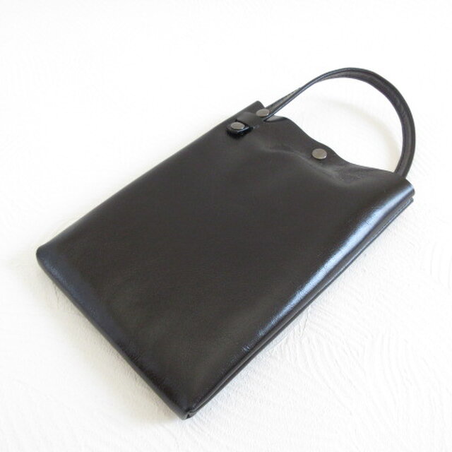 《シープスキン》ちょっと大き目・2WAY～ミニサコッシュ・ブラック・077 | iichi ハンドメイド・クラフト作品・手仕事品の通販