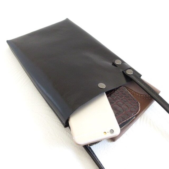 《シープスキン》ちょっと大き目・2WAY～ミニサコッシュ・ブラック・077 | iichi 日々の暮らしを心地よくするハンドメイドやアンティークのマーケットプレイス