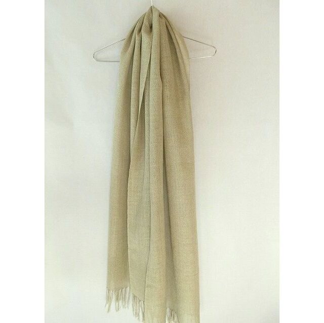 (3)手織り・ 絹糸ストール・桜染め・さびたベージュ無地・草木染 | iichi ハンドメイド・クラフト作品・手仕事品の通販