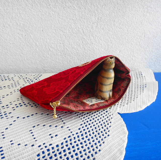 レース模様のぺたんこポーチ＊柘榴no4 | iichi 日々の暮らしを心地よくするハンドメイドやアンティークのマーケットプレイス