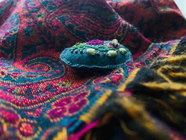 羊毛フェルトのブローチ＊wait for spring＊ | iichi ハンドメイド・クラフト作品・手仕事品の通販