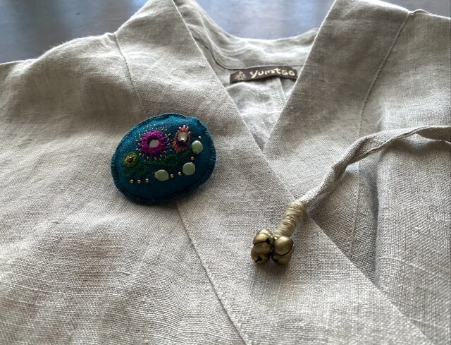 羊毛フェルトのブローチ＊wait for spring＊ | iichi ハンドメイド・クラフト作品・手仕事品の通販