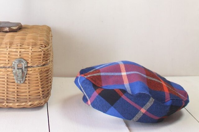 BERET ﾀｰﾀﾝﾁｪｯｸ（青赤） | iichi 日々の暮らしを心地よくするハンドメイドやアンティークのマーケットプレイス