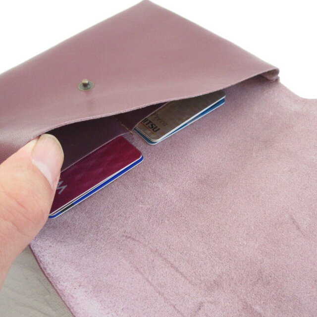 A6、お薬手帳、母子手帳対応《牛革》ダークパープル・一枚革のマルチケース・カードポケット付き・055 | iichi ハンドメイド・クラフト作品・手仕事品の通販