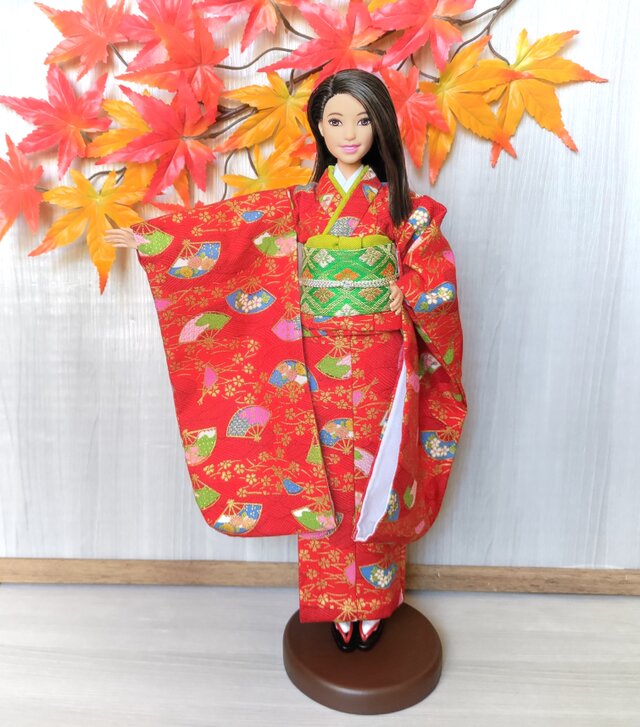 「紅に扇子舞う」28～30cmドール振袖着物 | iichi ハンドメイド・クラフト作品・手仕事品の通販