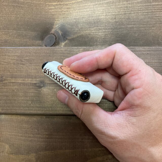 ライターカバーtype-3カスタム（白×茶色・レザータグver.） | iichi ハンドメイド・クラフト作品・手仕事品の通販