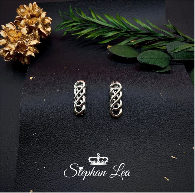 Stephan Lea 男女兼用 アレルギー対応 〜しめ縄ダブルInfinityピアス | iichi ハンドメイド・クラフト作品・手仕事品の通販