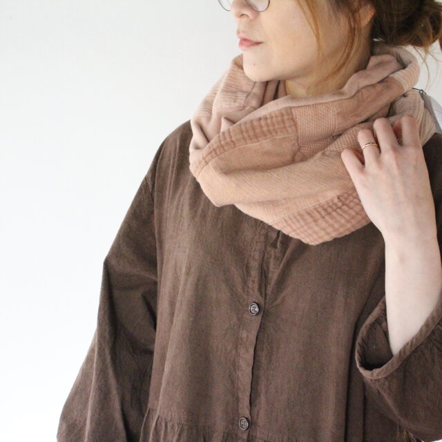 patchwork snood/草木染め/スヌード/パッチワーク/桜鼠色 | iichi 日々の暮らしを心地よくするハンドメイドやアンティークのマーケットプレイス