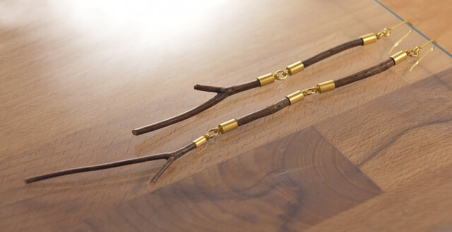 【限定品】細い小枝のロングピアス 0601 | iichi 日々の暮らしを心地よくするハンドメイドやアンティークのマーケットプレイス