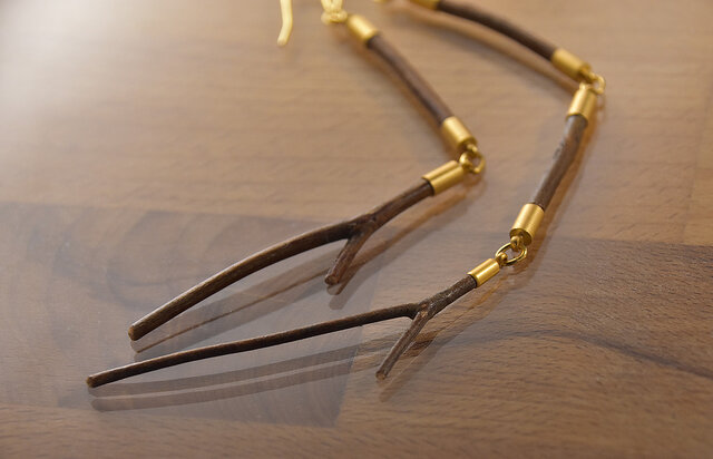 【限定品】細い小枝のロングピアス 0601 | iichi 日々の暮らしを心地よくするハンドメイドやアンティークのマーケットプレイス