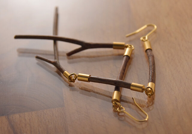 【限定品】細い小枝のロングピアス 0601 | iichi 日々の暮らしを心地よくするハンドメイドやアンティークのマーケットプレイス