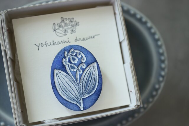 陶土の草花ブローチ : : : 1164 | iichi ハンドメイド・クラフト作品・手仕事品の通販