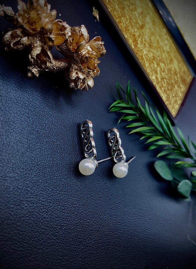 Stephan Lea アレルギー対応 〜しめ縄ダブルInfinityパールUPピアス | iichi ハンドメイド・クラフト作品・手仕事品の通販