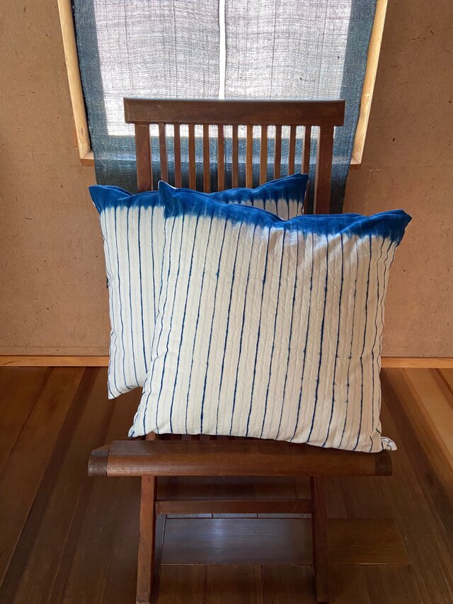 藍染 絞り柄 クッション 45cm(2個1セット) | iichi ハンドメイド・クラフト作品・手仕事品の通販