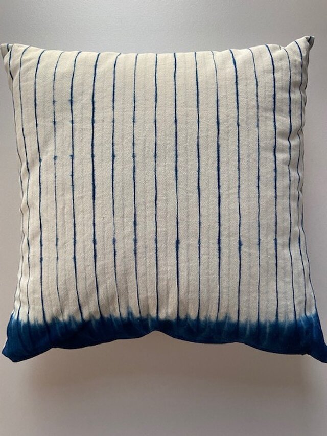 藍染 絞り柄 クッション 45cm(2個1セット) | iichi ハンドメイド・クラフト作品・手仕事品の通販