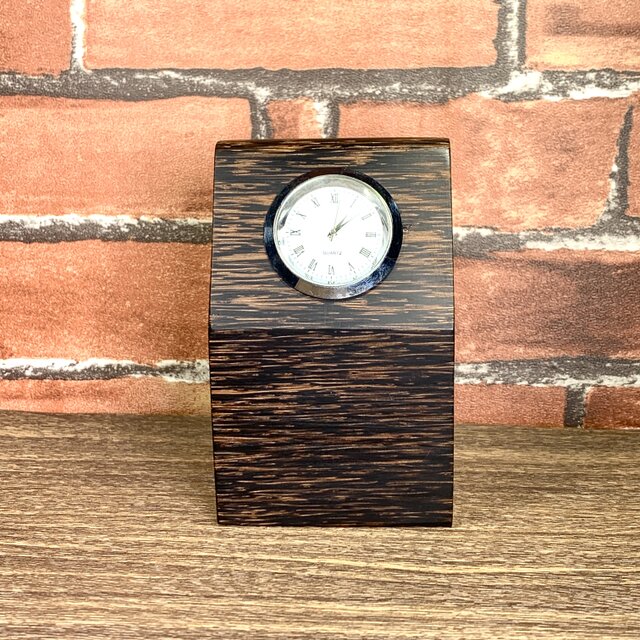風変わりな木ビンロウジュの置き時計 ＊売約済 | iichi 日々の暮らしを心地よくするハンドメイドやアンティークのマーケットプレイス