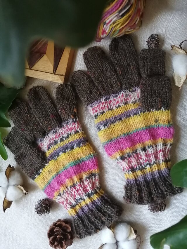茶色のプリンセス〜オパール毛糸の指先フリー手袋 | iichi 日々の暮らしを心地よくするハンドメイドやアンティークのマーケットプレイス